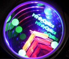 Japanese black-light watch uses mirrors to make time seem infinite ...